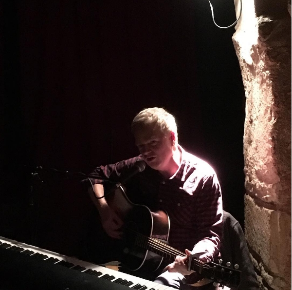 L’indépen-dance : tomber en pâmoison avec John Cunningham – Radio Pulsar